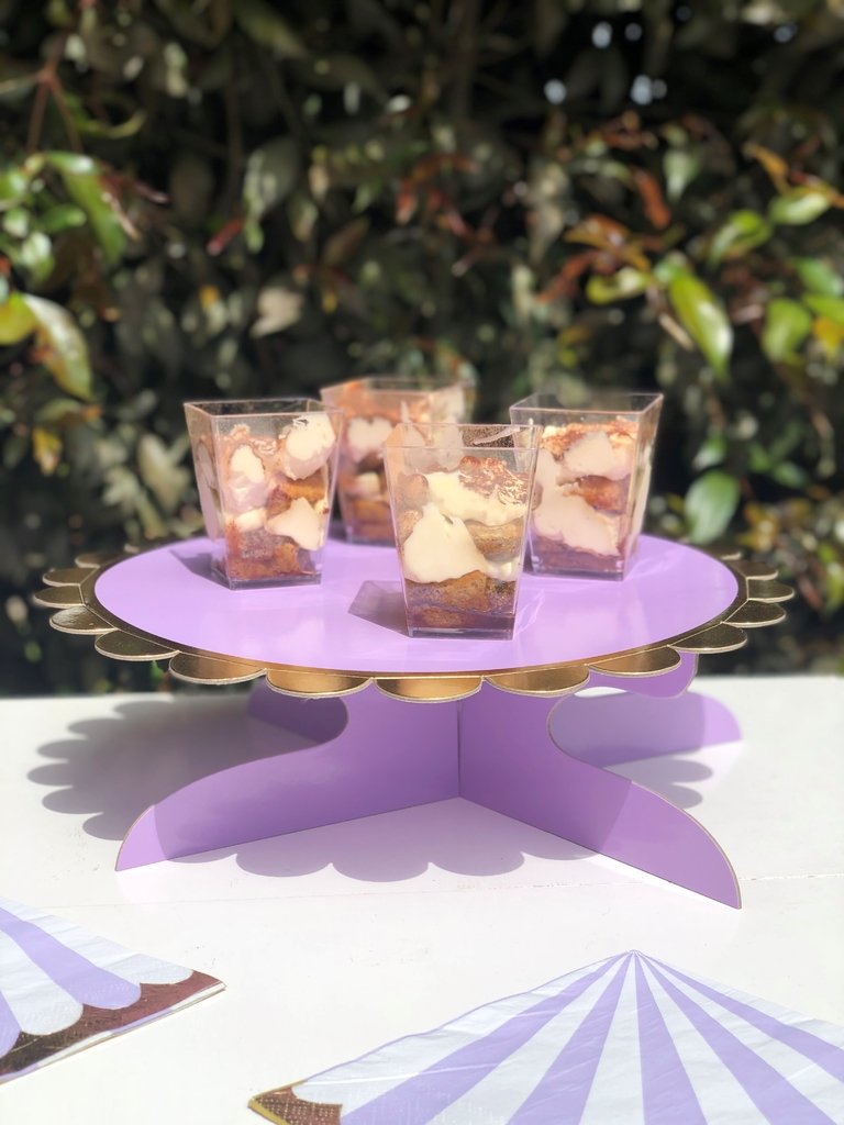 Base de Cartón Morado con Borde Dorado - Vix Party