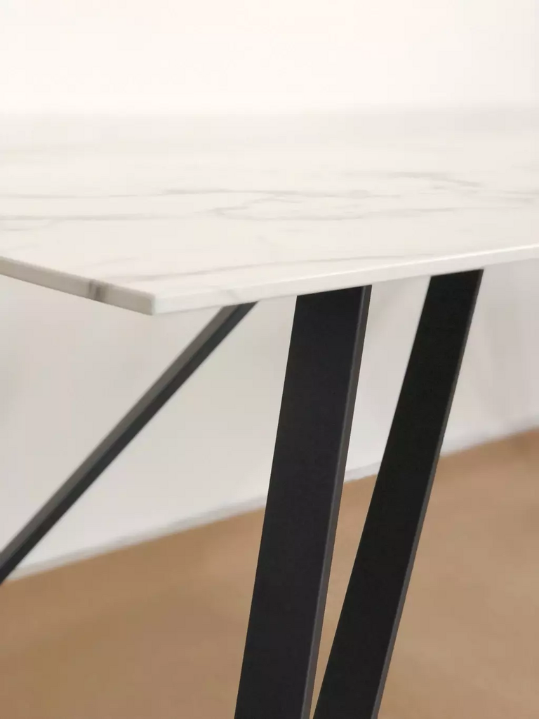 Mesa Bilbao Simil Marmol Base Negra