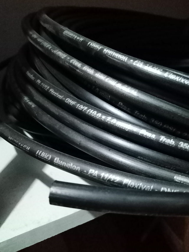 UN00906-TUBO PA-12 12mm PRETO ( METRO)