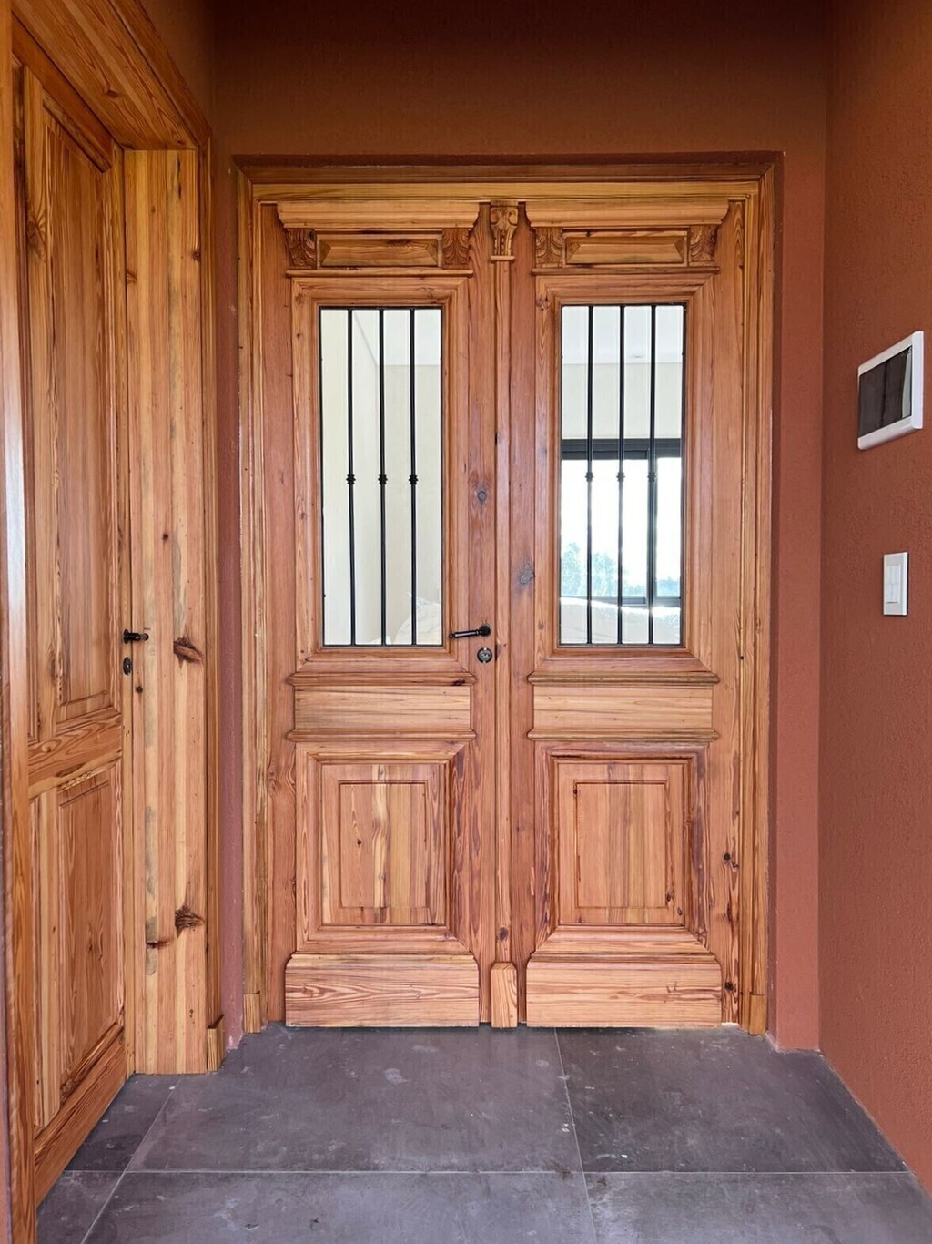 Puerta de Entrada Estilo Colonial- Pinotea- A medida- Cód- F234