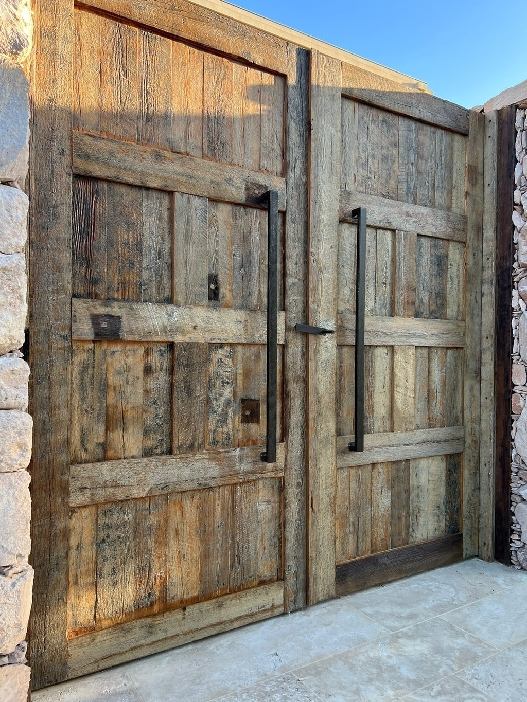 Puerta de Entrada Rustica doble hoja de pinotea- A medida- Cód: F282