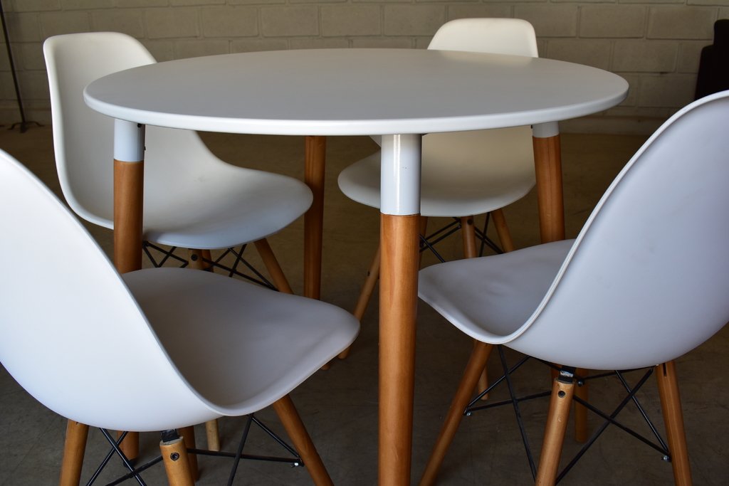 Combo Comedor Eames Mesa Y 4 Sillas Original Eames