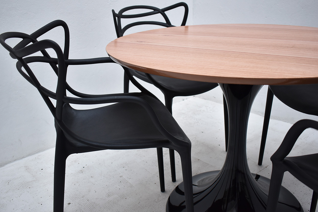 Combo Comedor 4 Sillas Master + Mesa Tulip Madera Redonda 1 mt