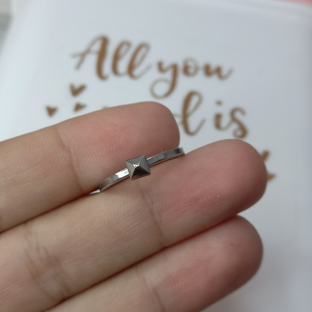 Anillo piramide mini - Marilyn Acero Quirurgico