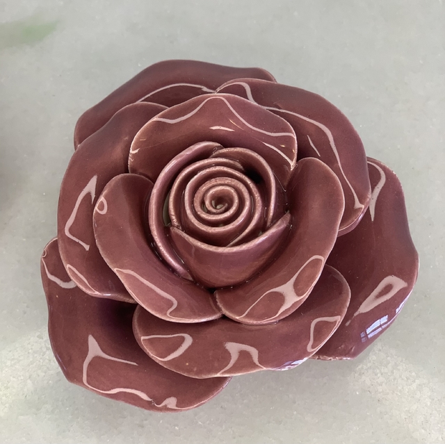 Flor Marsala em Cerâmica