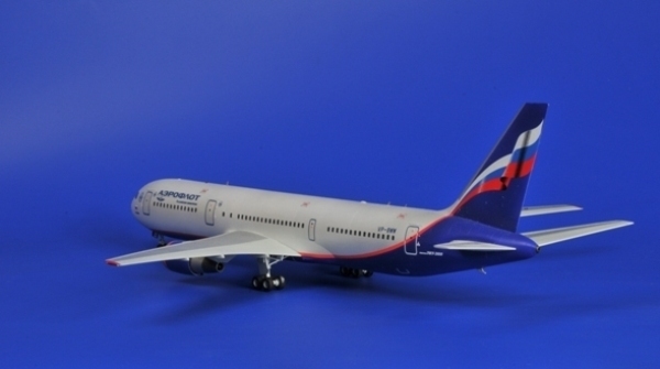 Kit Zvezda - Boeing 767-300 - 1:144 - 07005