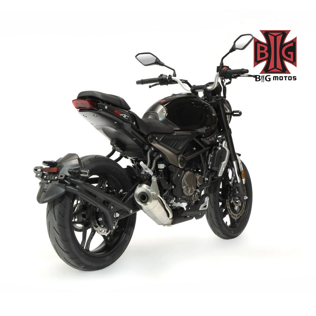 Moto Voge 300 AC: Potencia y versatilidad