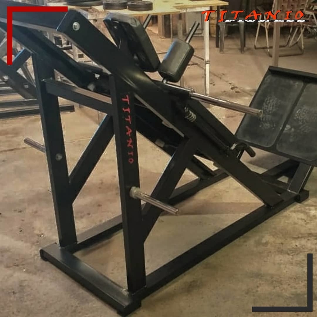 SENTADILLA HACK - Comprar en Titanio Fitness
