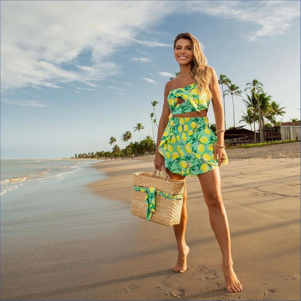 Moda Praia Feminina - Biquínis, Maiôs, Saídas de Praia