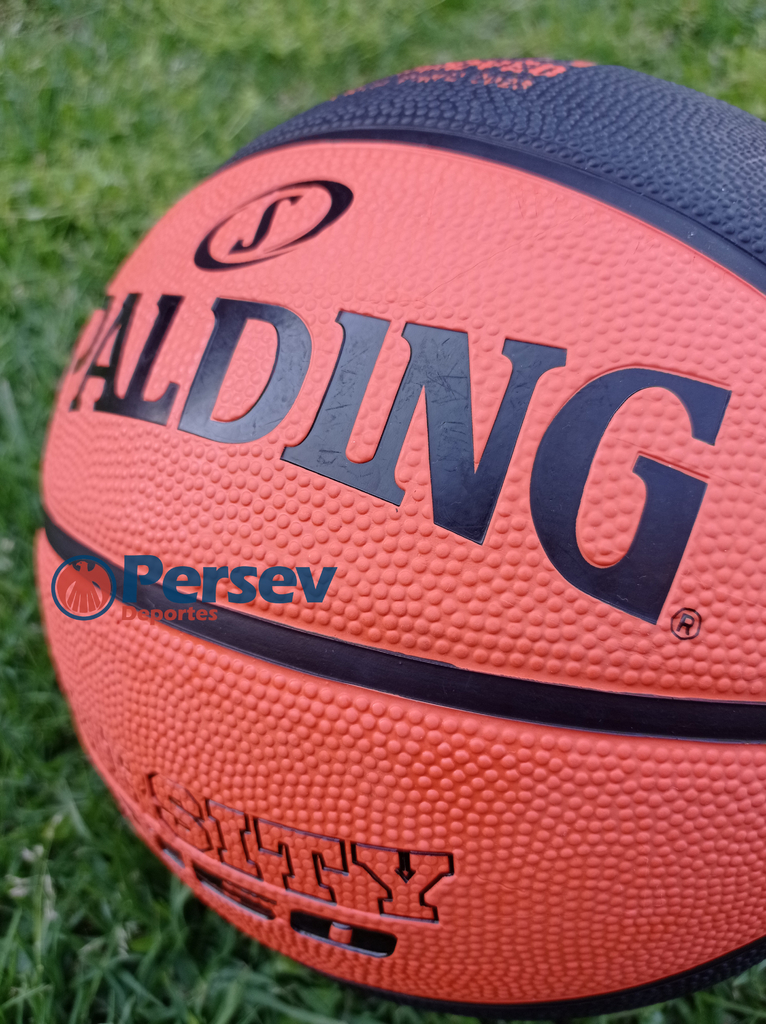 Pelota Basquet Spalding Varsity TF-150 nro 7 Goma