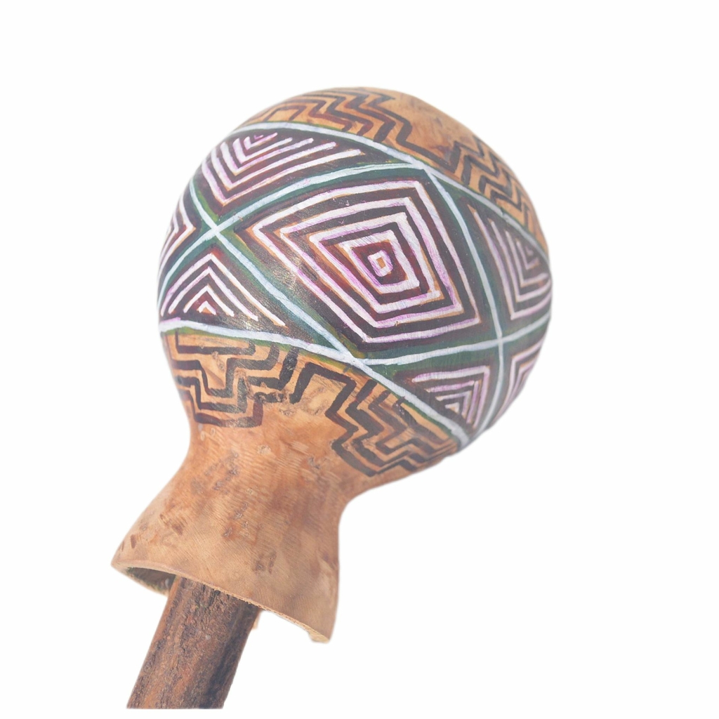 Maracá de cabaça grande, desenho grafismo indigena pintado a mão