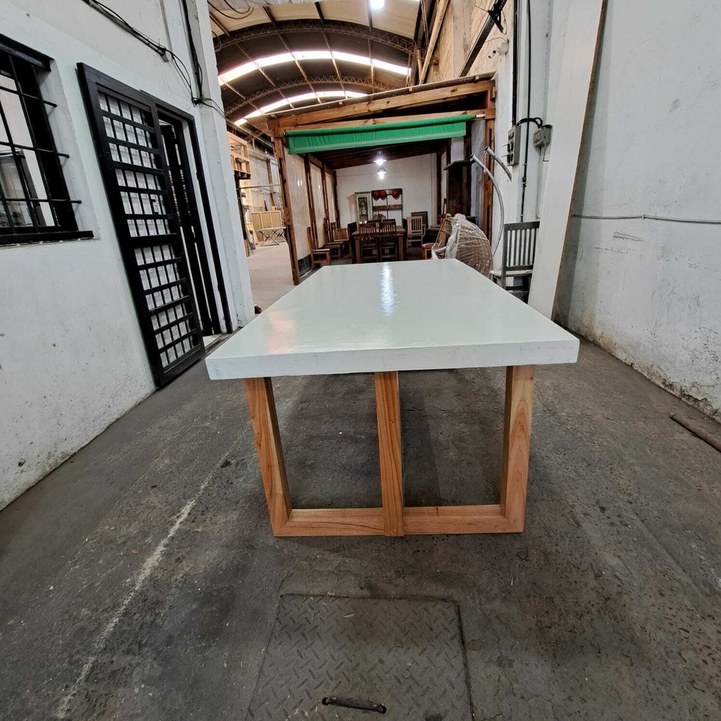 MESA DE MICROCEMENTO PATAS DE PARAISO - Muebles Priscob