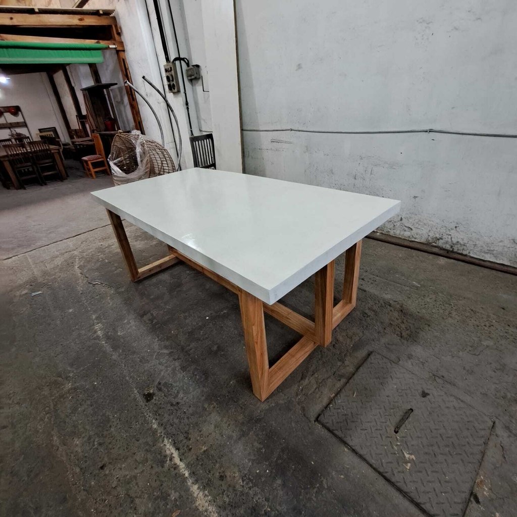 MESA DE MICROCEMENTO PATAS DE PARAISO - Muebles Priscob