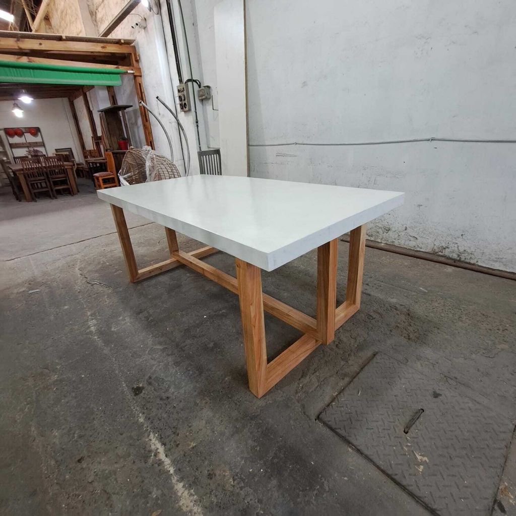 MESA DE MICROCEMENTO PATAS DE PARAISO - Muebles Priscob