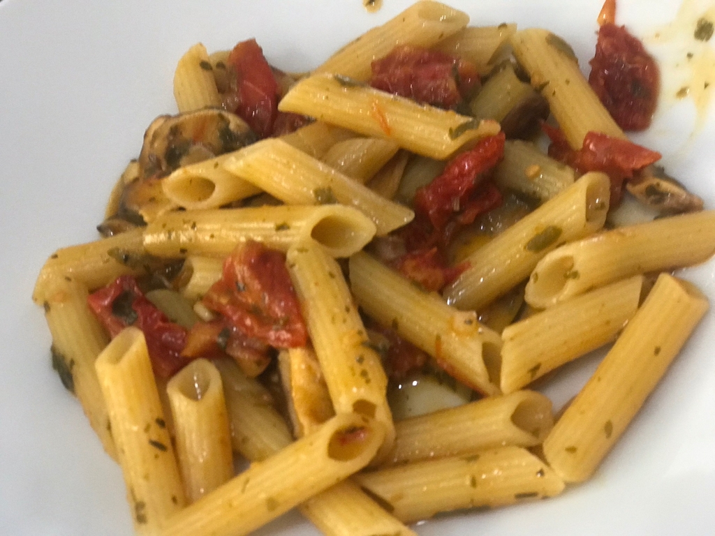 Massa Penne com Shitake e Tomate seco