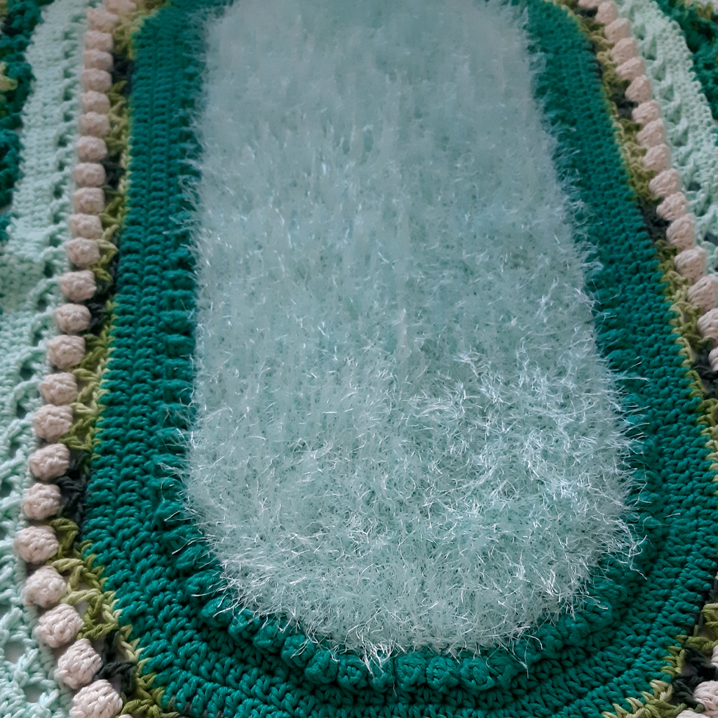 Tapete Oval Verde com Relevo