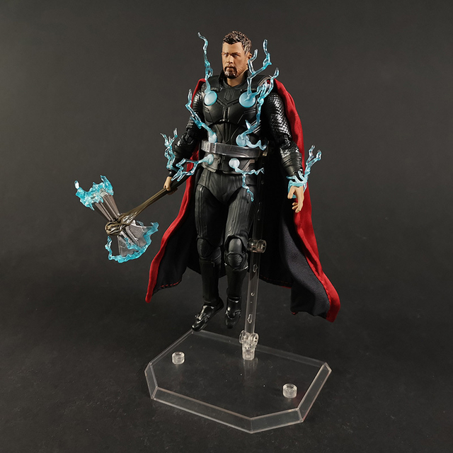 Action Figure Thor Mafex | Vingadores: Guerra Infinita