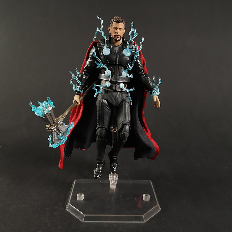 Action Figure Thor Mafex | Vingadores: Guerra Infinita