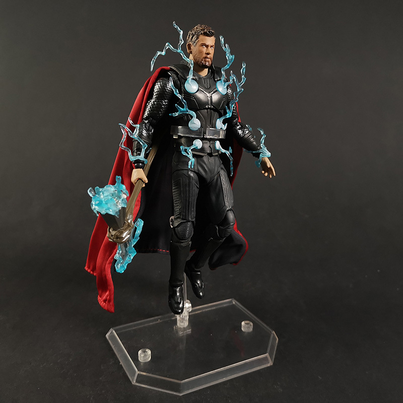 Action Figure Thor Mafex | Vingadores: Guerra Infinita