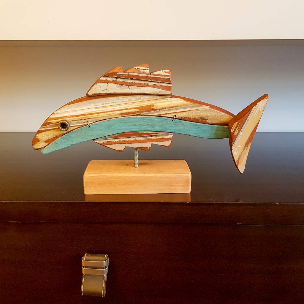 Adorno con base en madera -Pez volador
