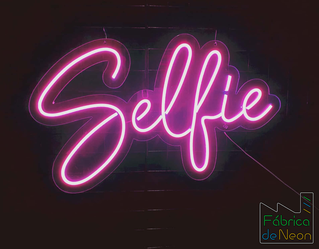 Placa Selfie da Fábrica de Neon com 60cm