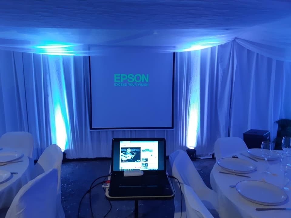 ARRIENDO DE PROYECTOR DATA SHOW TELON PANTALLA GRANDE PARA EVENTOS