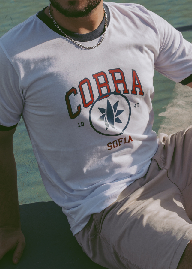 CAMISETA COLLEGE WHITE - Comprar em Cobra Sofia