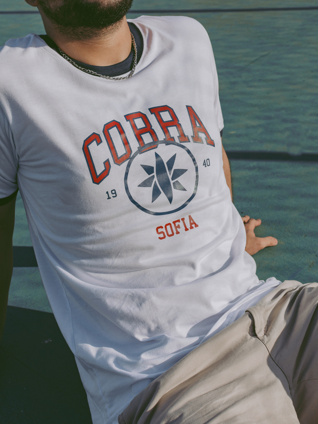 CAMISETA COLLEGE WHITE - Comprar em Cobra Sofia