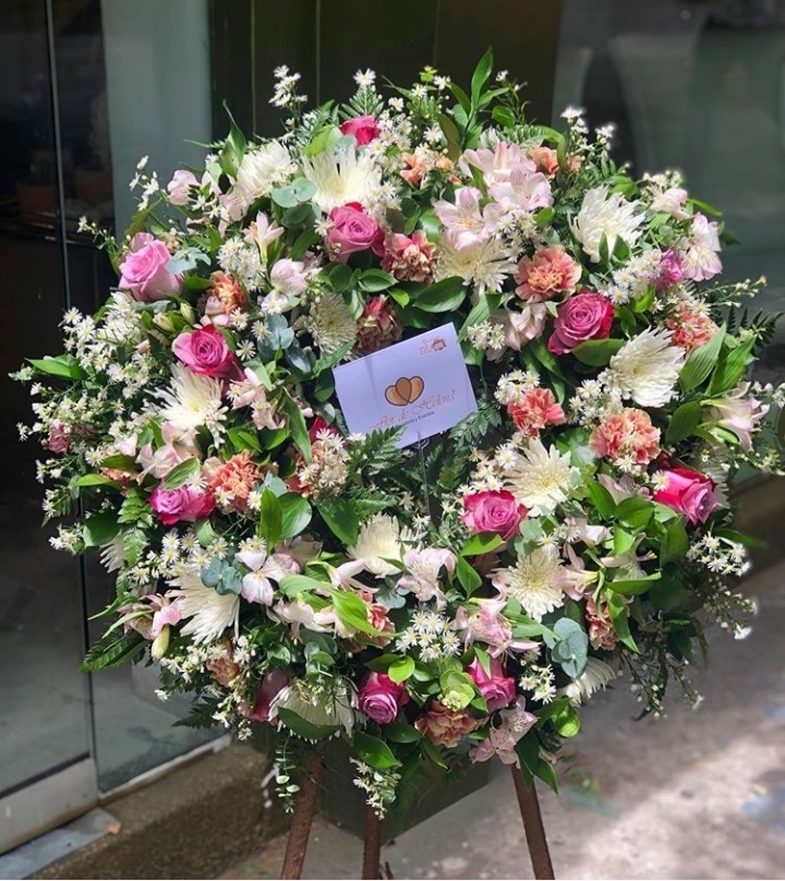 Corona Fúnebre Flor de Helena