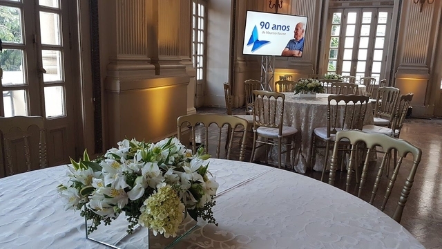 Aluguel de TV de plasma com suporte 2m em box truss