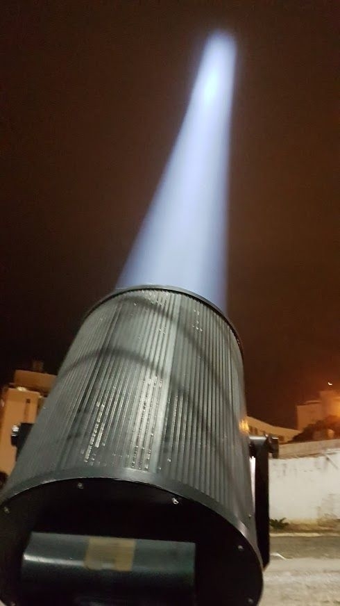 Aluguel de Par de Sky Walker (feixes de luz direcionados para o céu ...