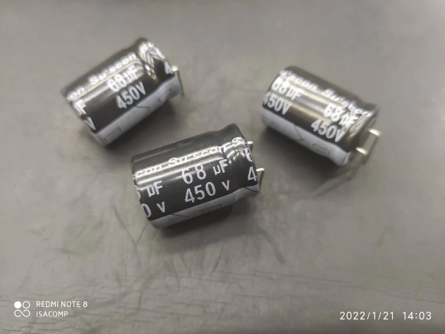 Capacitor Eletrolítico 68uf/450v 105° 18x25mm Suscon