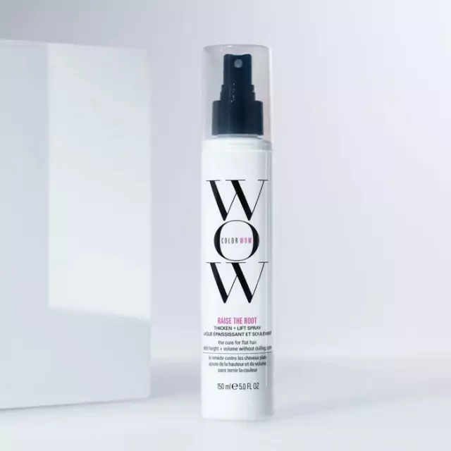Color Wow Spray de engrossamento e elevação da raiz.