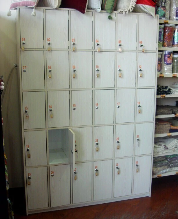 8230 LOCKERS EN MELAMINA 18MM - AJ EQUIPAMIENTOS SRL