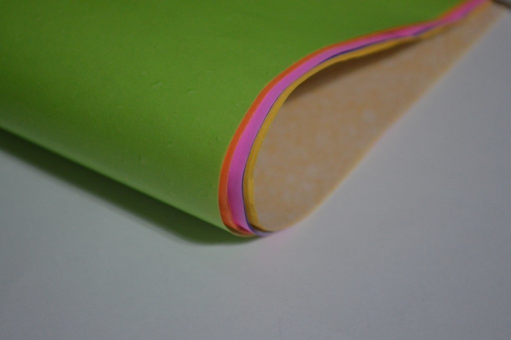 PAPEL AFICHE COLOR SURTIDO X 12 UNDS. - Cuatro Colores