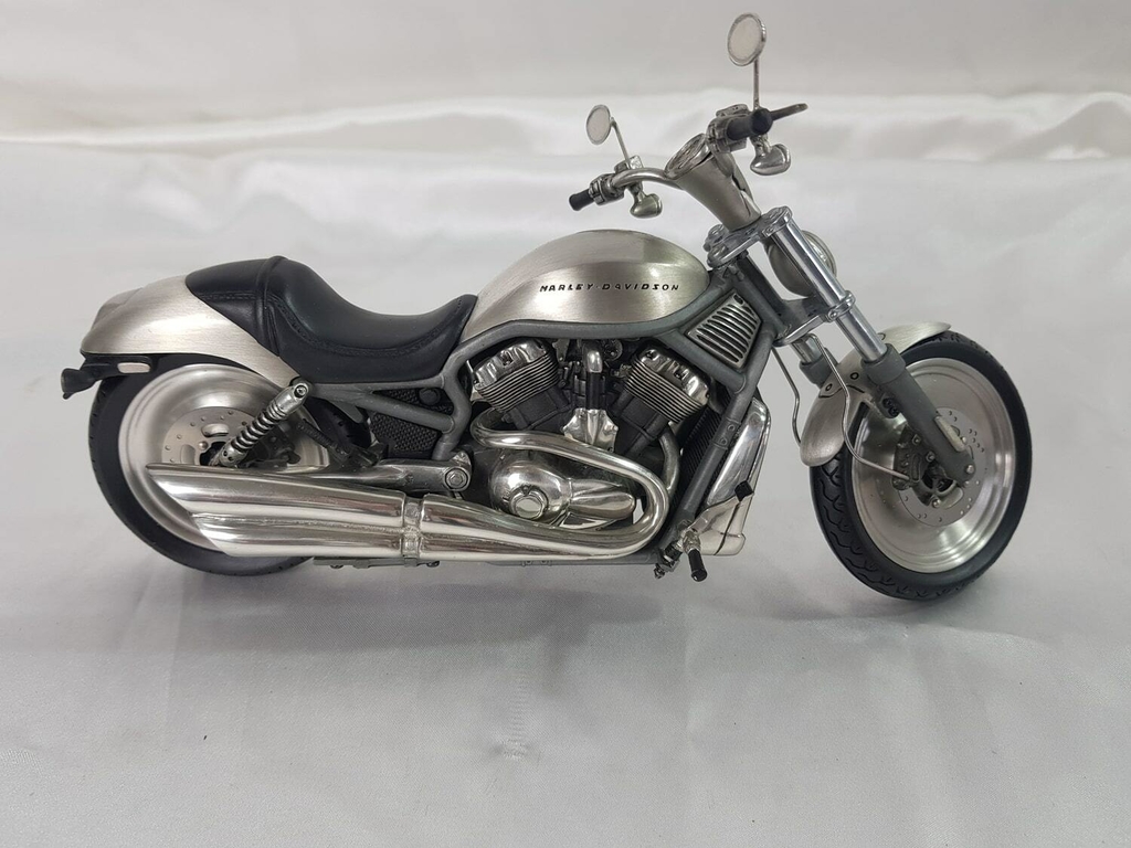 HARLEY DAVIDSON VRSCA V-ROD - FRANKLIN MINT 1:10