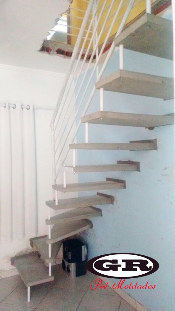 Escada em L - Código 758