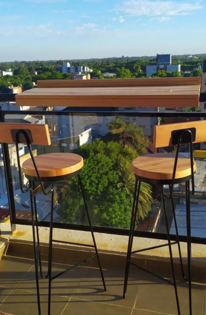 COMBO BARRA PARA BALCON 100 CM + 2 TABURETES hierro y madera CON respaldo