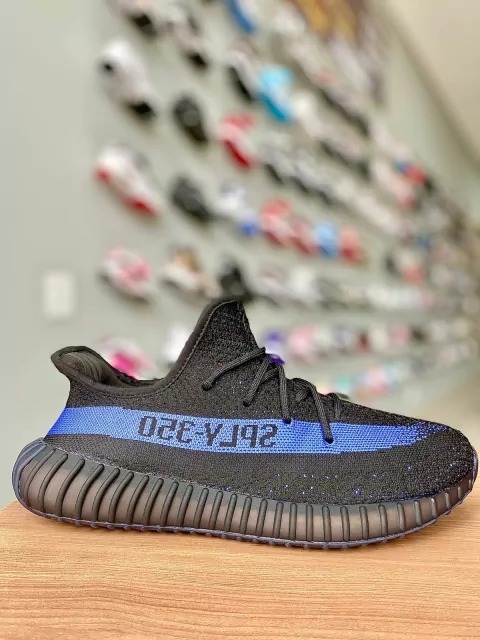 Yeezy Boost preto/azul - Comprar em Drop TM