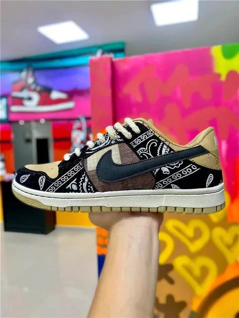 Dunk Low premium TRAVIS SCOTT - Comprar em Drop TM