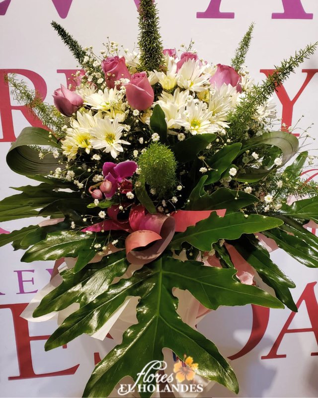Ramo Mix Deslumbre. 36 varas de Flores combinadas.