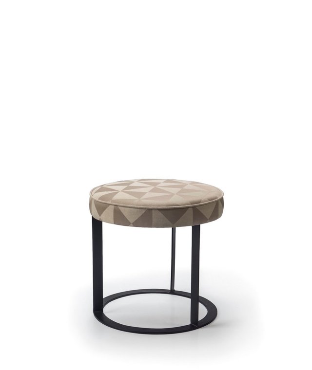 Puff Estaca 100 cm Banho Gold por Vitor Linsmeyer