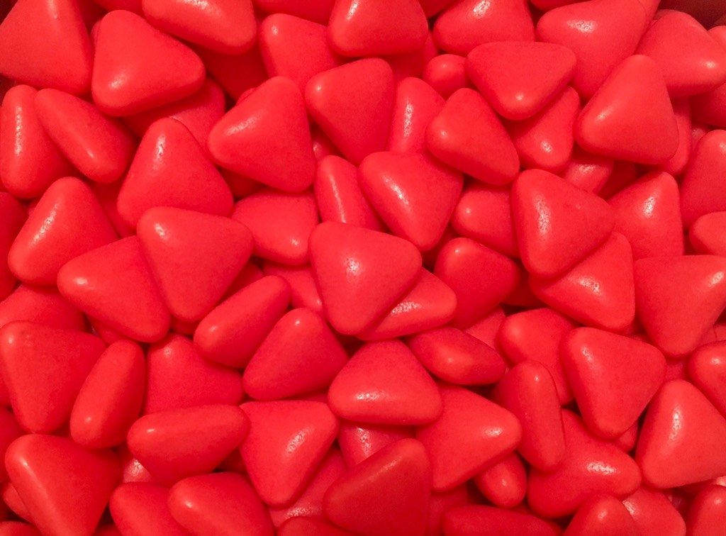 Triangulito confitado Rojo x 500grs - Dulces Mágicos