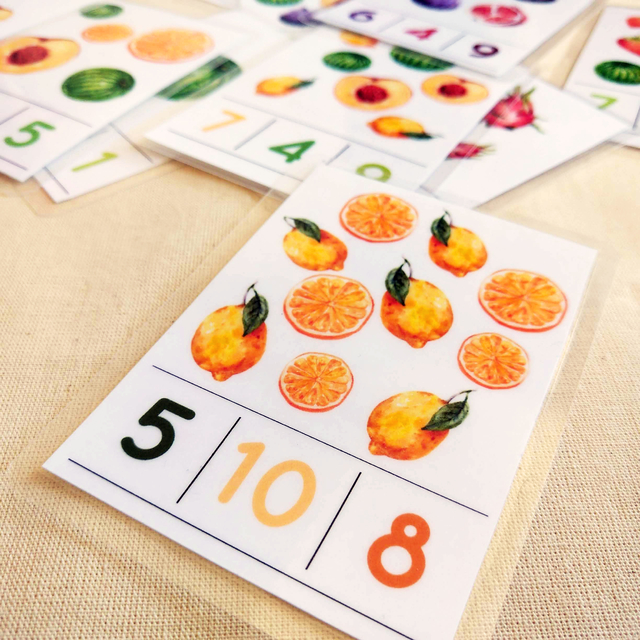 CLIP CARDS CONTANDO FRUTAS - Comprar em FATTO CON AMORE