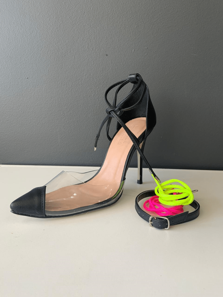 Scarpin Vinil Preta - Comprar em Insanas e Santas Shoes
